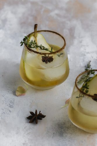 Pear Gin Fizz Cocktail - Casa de Crews